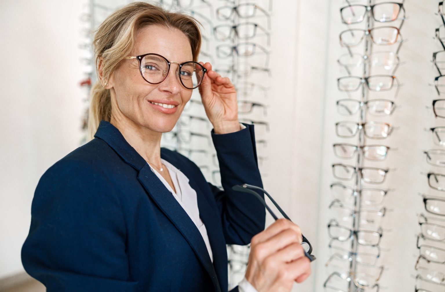 What Are the Different Types of Eyeglass Lenses? - Dr. Henslick Vision ...